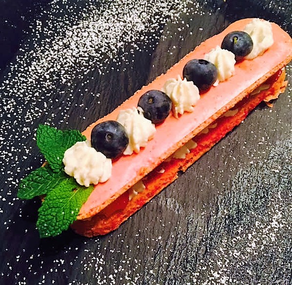 Macaron-Éclair fraises myrtilles Bataille Food#36 – thecrazyoven ...